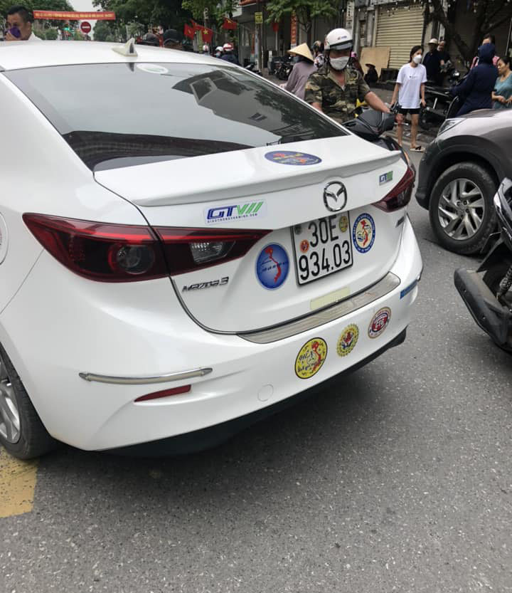 Ảnh TNGT: Mazda3 BKS 30E 93403 lĩnh đủ vì đấu đầu với Hyundai Tucson